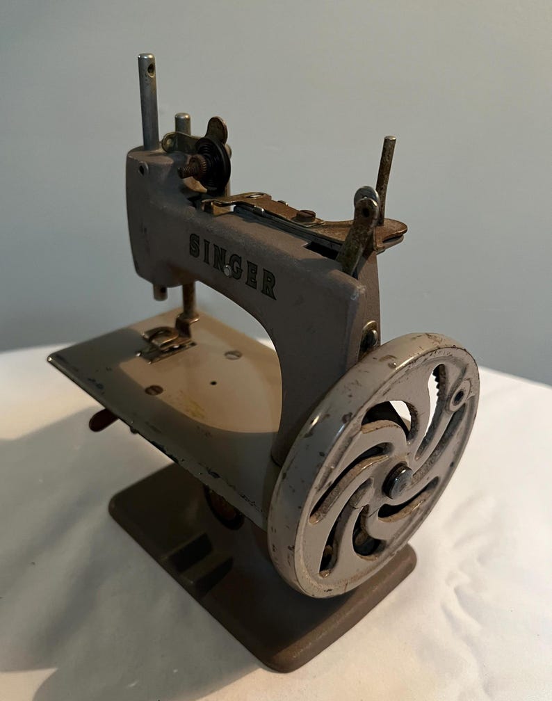 Vintage SINGER, Mini, Sewing Machine, Hand Crank, 1950's - Etsy