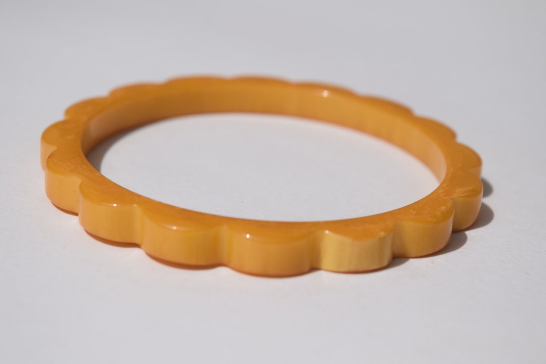 Bakelite Bracelet Vintage Daisy Bangle Scalloped Carved Design Marbled ...