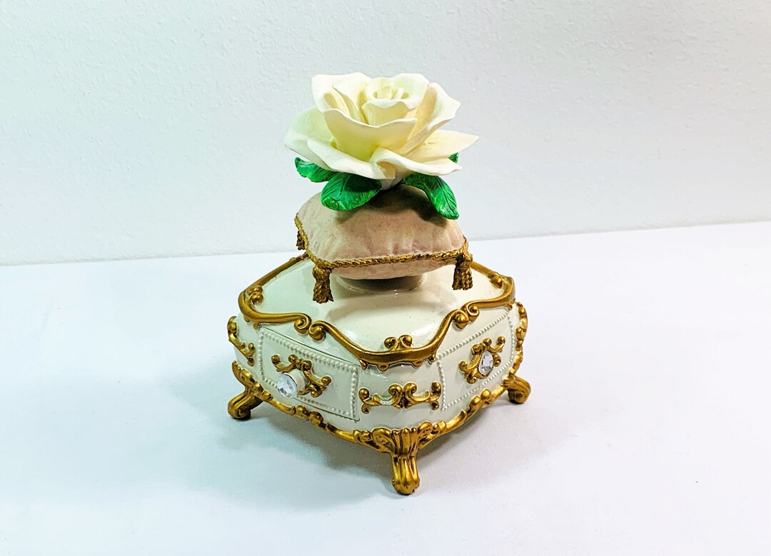 Vintage Sankyo Japan Uniques Music Box, Plays "waltz of the Flowers ...