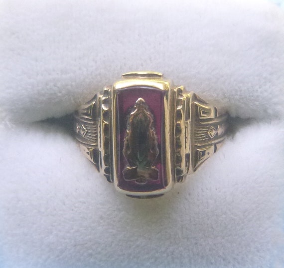 10k Yellow Gold Balfour Class Ring With Ruby Center A Gem