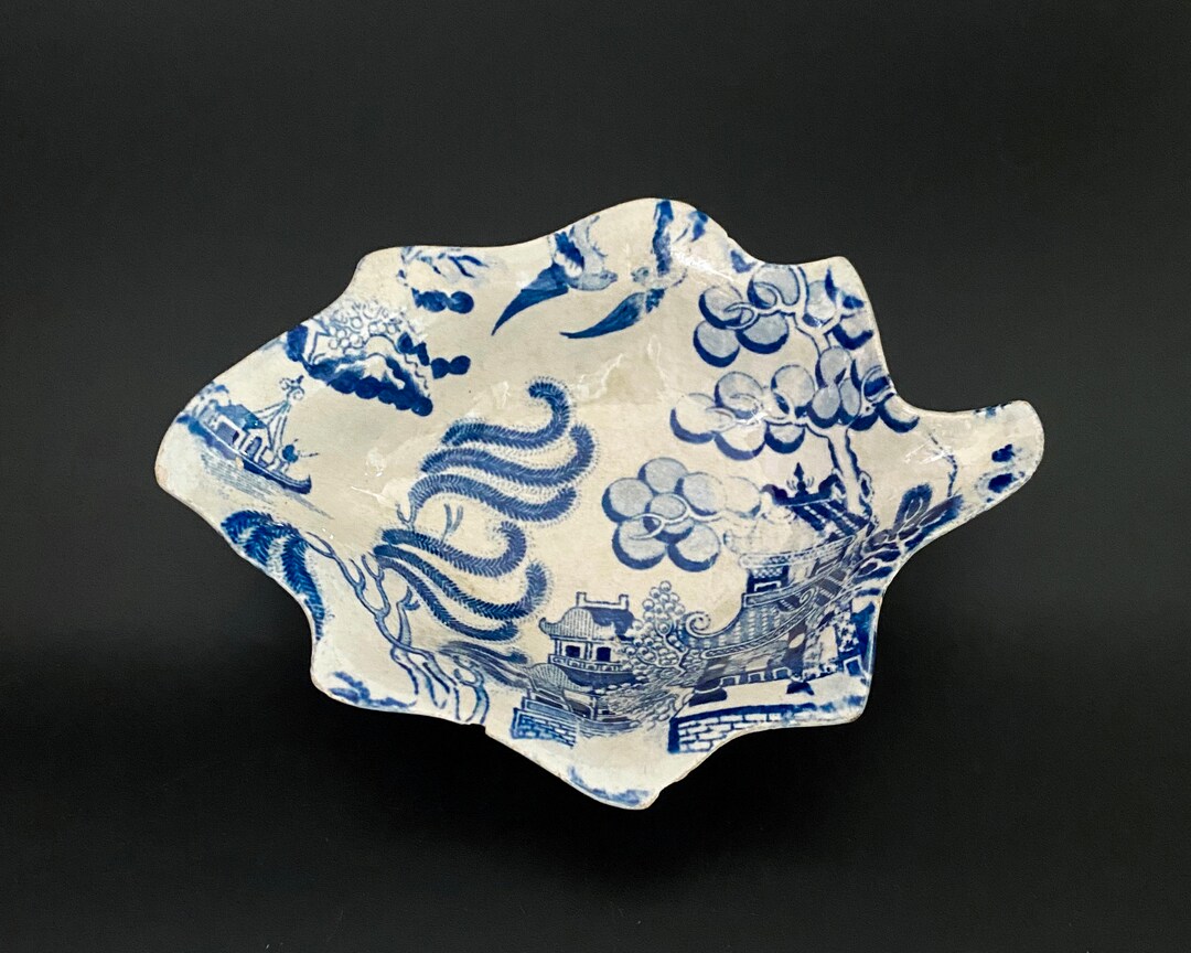 Antique Pearlware Pickle Dish With Chinese Blue Willow Pattern, Leaf ...