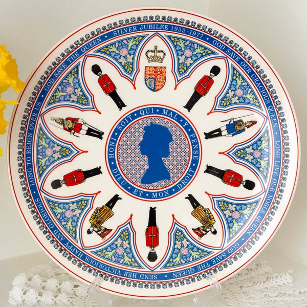 Queen Elizabeth Commemorative Plate - Etsy