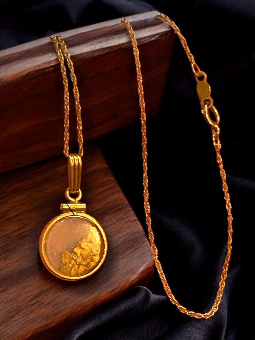 Vintage 14K Yellow Gold Shaker Gold Flake Nuggets Locket Style Pendant ...