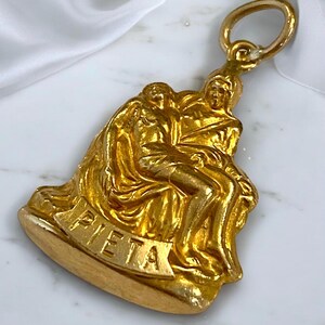 Estate 14k Yellow Gold Michelangelo’s PIETA Carved Religious Charm ...