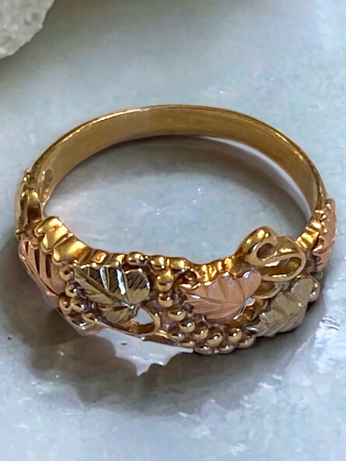 GORGEOUS Vintage Solid 10k Multi Tone Gold Grapevine Design Band Ring ...