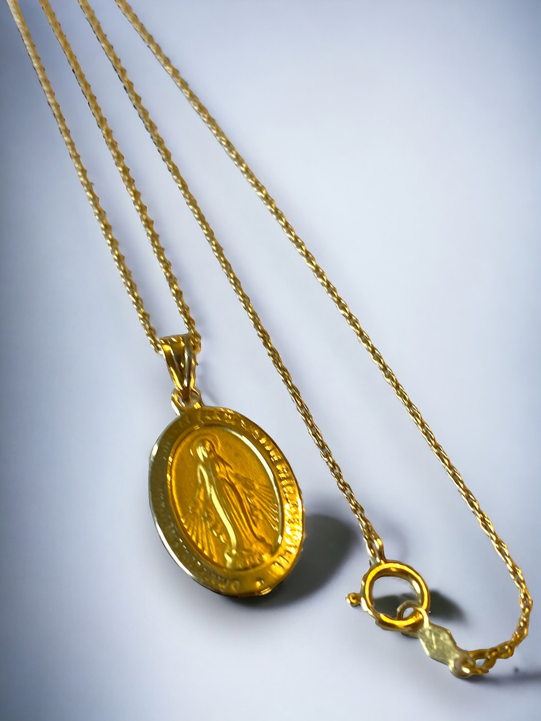 Vintage 14K Yellow Gold Oval Blessed Mother Mary Medal Charm on 18” 14k ...
