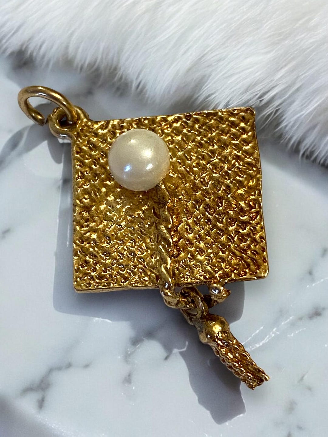 VINTAGE 1950’s Solid 14K Yellow Gold GRADUATION Grad CAP Pearl Charm ...