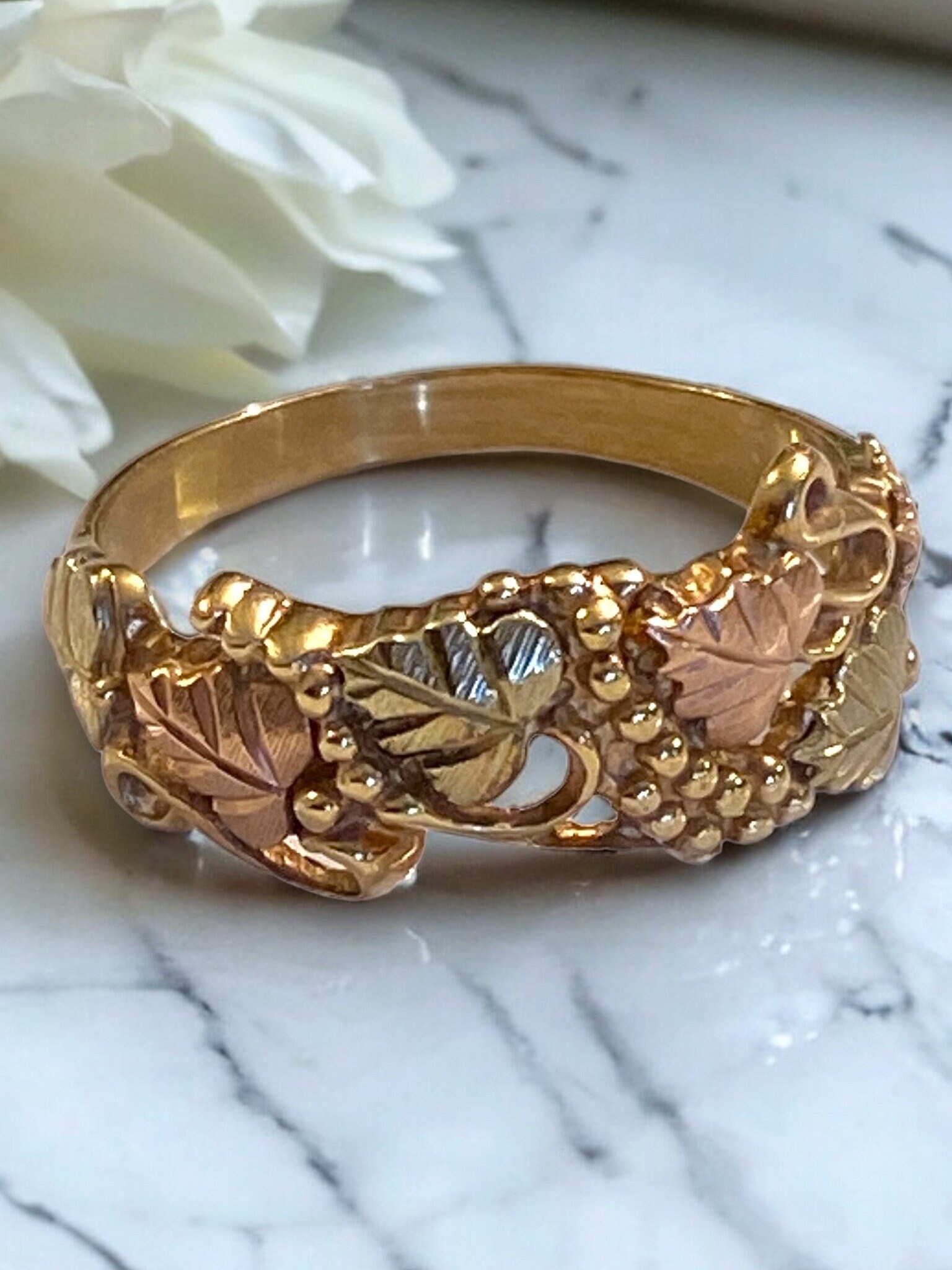 GORGEOUS Vintage Solid 10k Multi Tone Gold Grapevine Design Band Ring ...