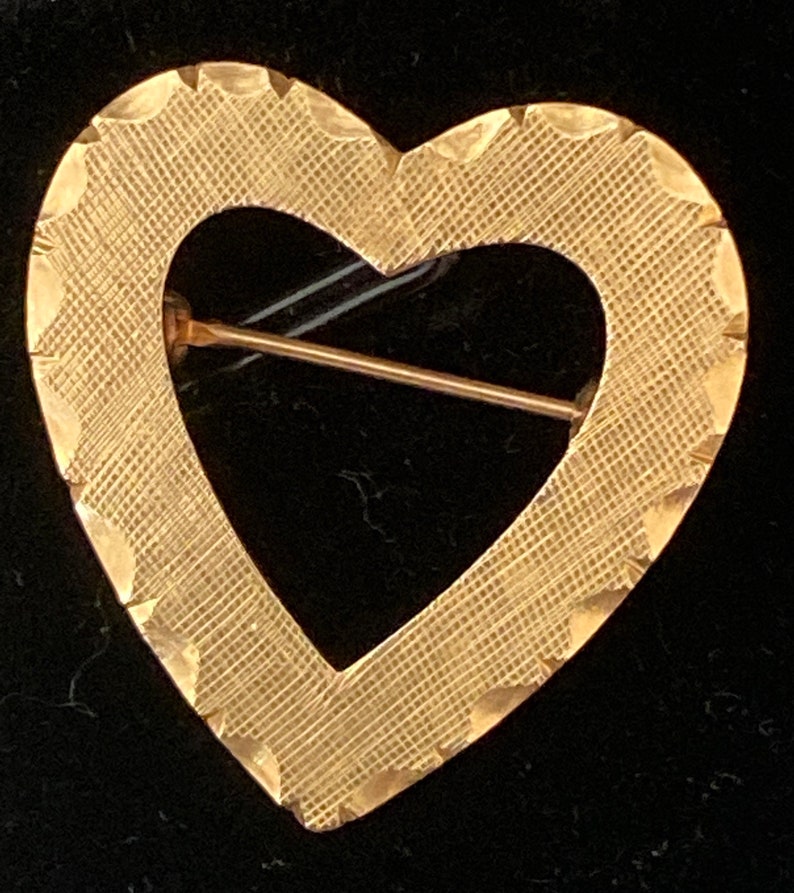 Vintage 14k Brushed Yellow Gold Heart Pin Brooch UNIQUE - Etsy