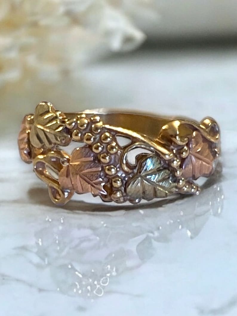 GORGEOUS Vintage Solid 10k Multi Tone Gold Grapevine Design Band Ring ...