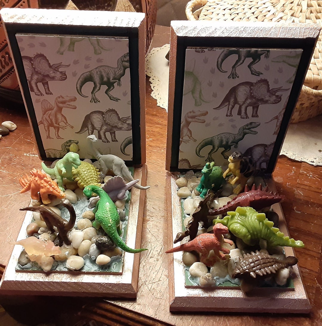Dinosaur Themed Book Ends on the Rocks Lots of Dinosaurs on Rocks With ...