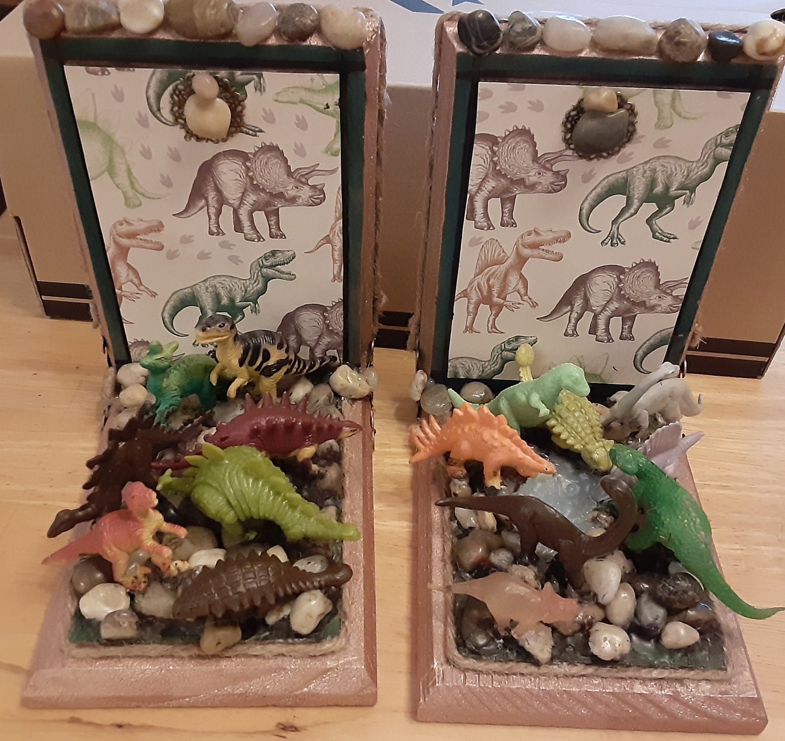 Dinosaur Themed Book Ends ~ "on the Rocks" ~ Lots of Dinosaurs on Rocks ...