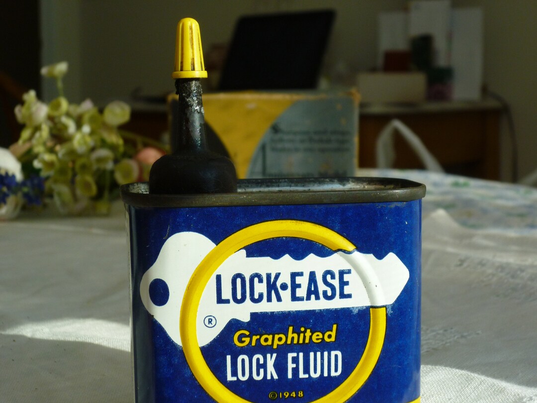 LOCK-EASE TIN Graphited Lock Fluid 1948. Tin. Blue and Yellow Graphics ...