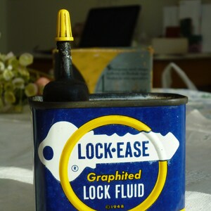 LOCK-EASE TIN Graphited Lock Fluid 1948. Tin. Blue and Yellow Graphics ...