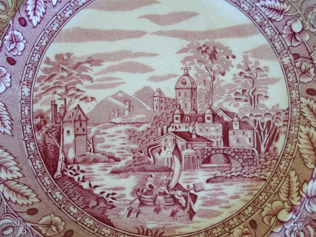 Salem Heirloom 10" Plate, Charming Village Scene Surrounded W/a Flowing ...