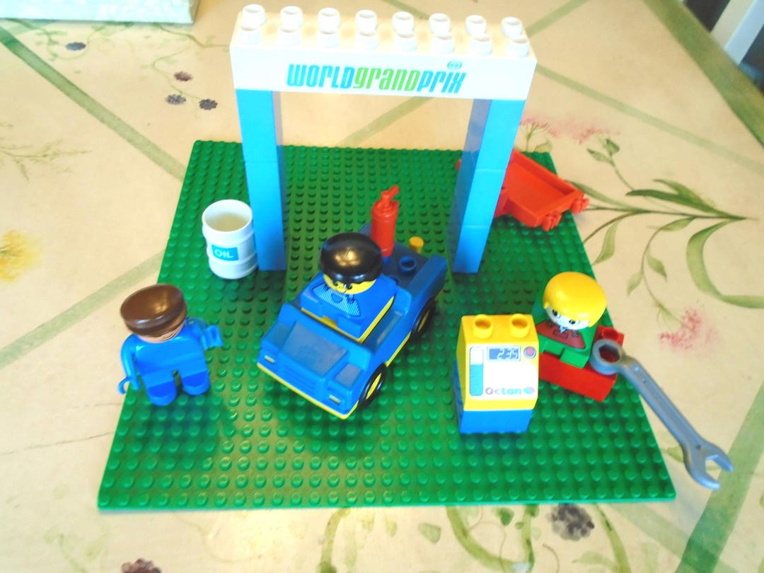 Duplo Legos Mix Up! WORLD GRAND PRIX, Blue Car W/yellow Base +tow Bar ...