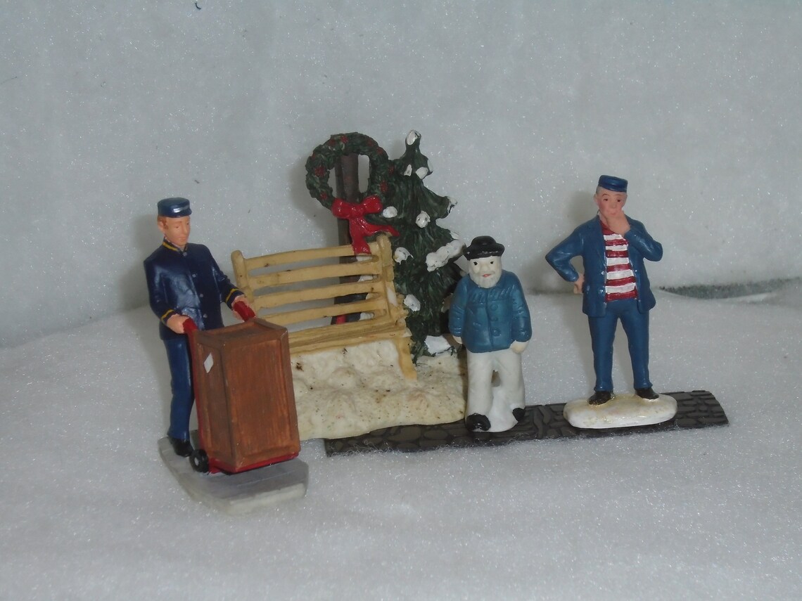 Chadbury Station Lighted Building and 3 Pc. Train. - Etsy