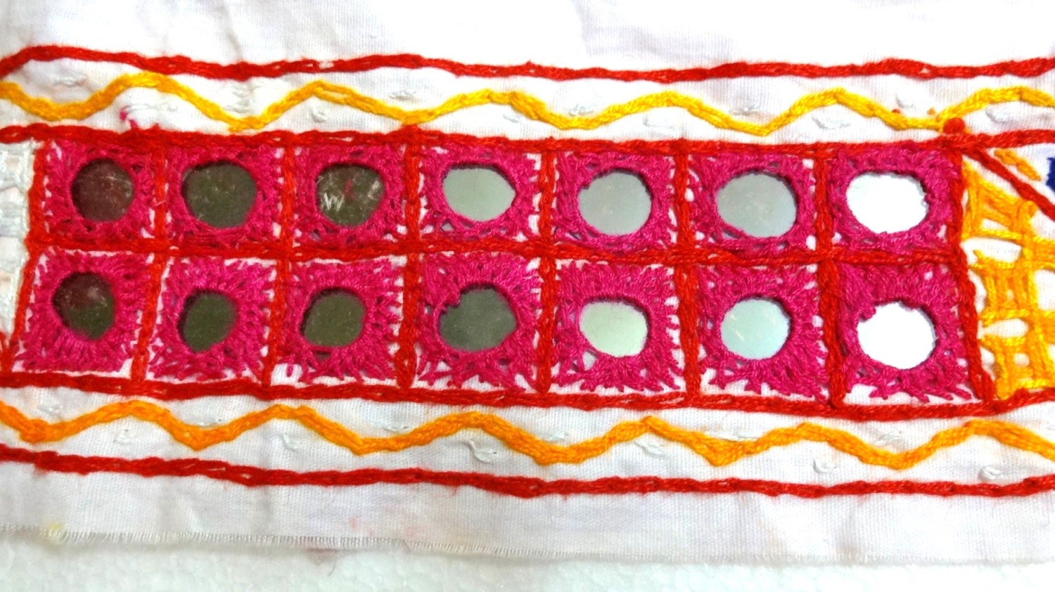 Offwhite Indian Embroidered Lace , Ethnic Trim, Saree Border - 2 Yard ...