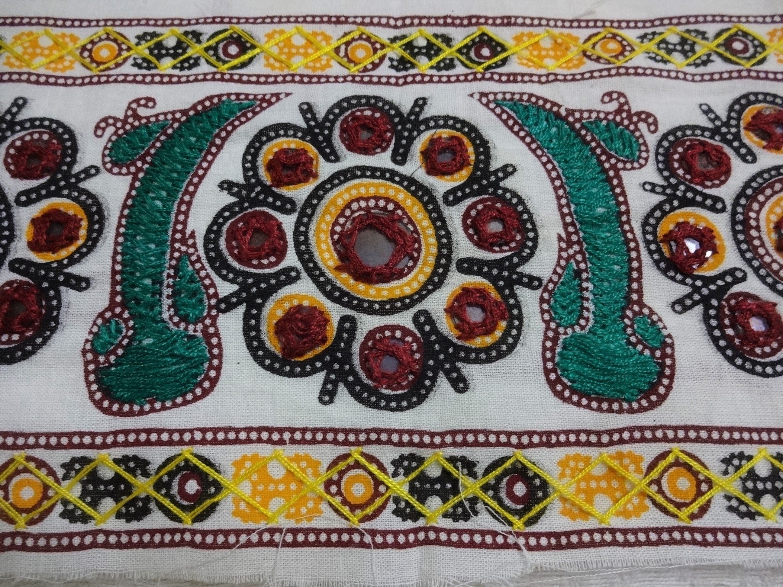 Indian Embroidered Lace, Kutch Trim, Fabric Lace With Mirrors, Sari ...