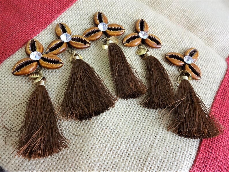 Cowrie Flowers, Cowry Shell Motifs, Cowry Shell Rosettes, Acrylic ...