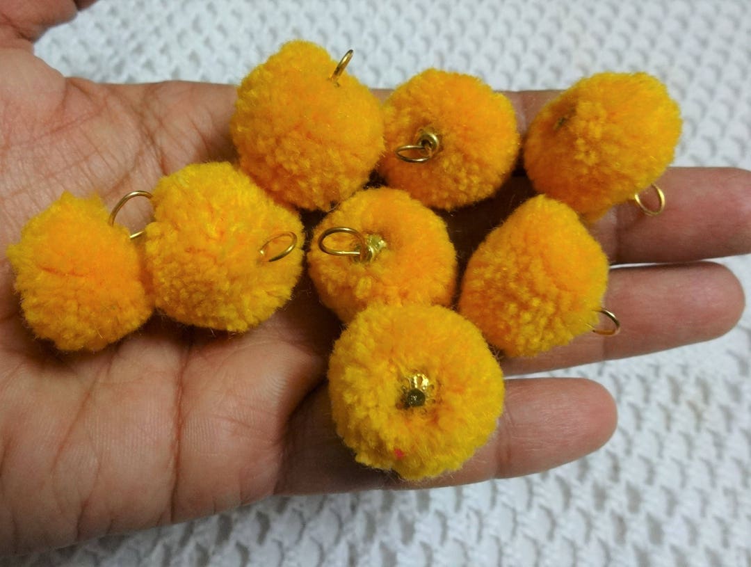 90 Pcs Handmade Pom Poms Balls With Wire Loop, Woolen Pom Poms, Yarn ...