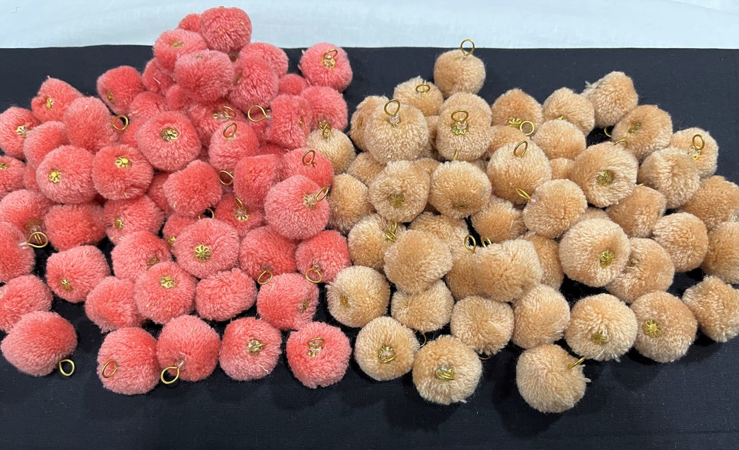 Handmade Pom Poms Balls With Wire Hook, Woolen Pom Poms, Yarn Balls ...