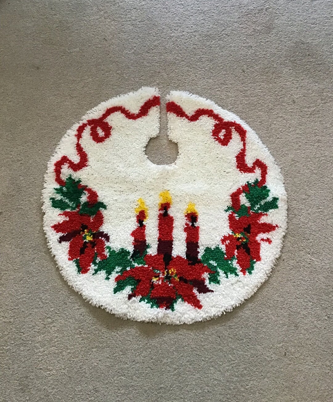 Vintage Christmas Latch Hook Tree Skirt Round Rug 32 Handmade 1980s - Etsy