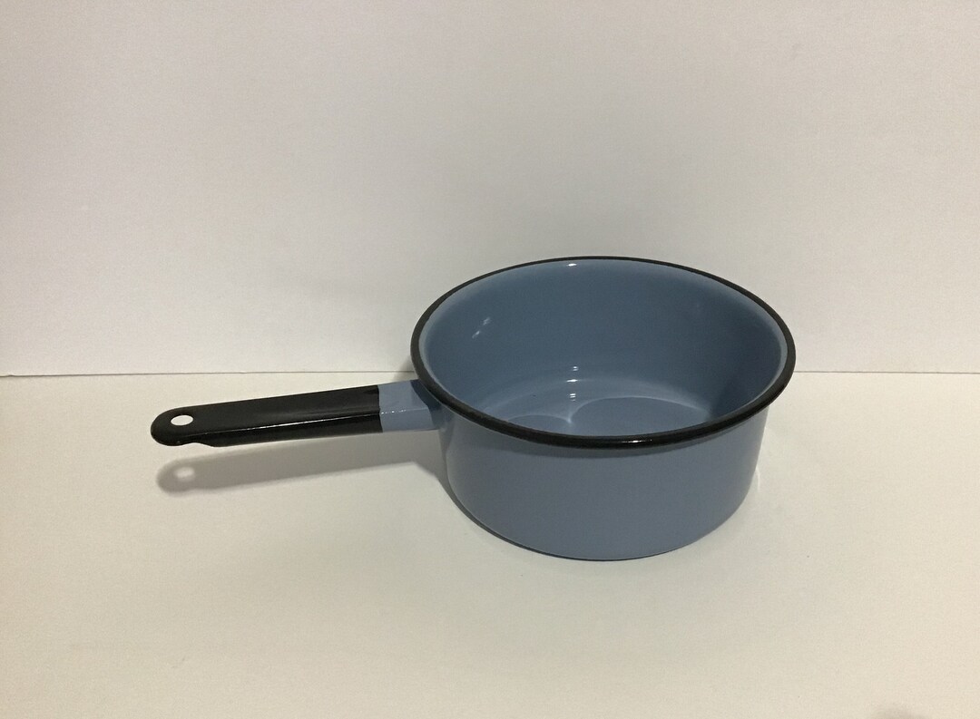 Vintage Powder Blue Enamelware 2 Quart Sauce Pan Black Handle and Trim ...