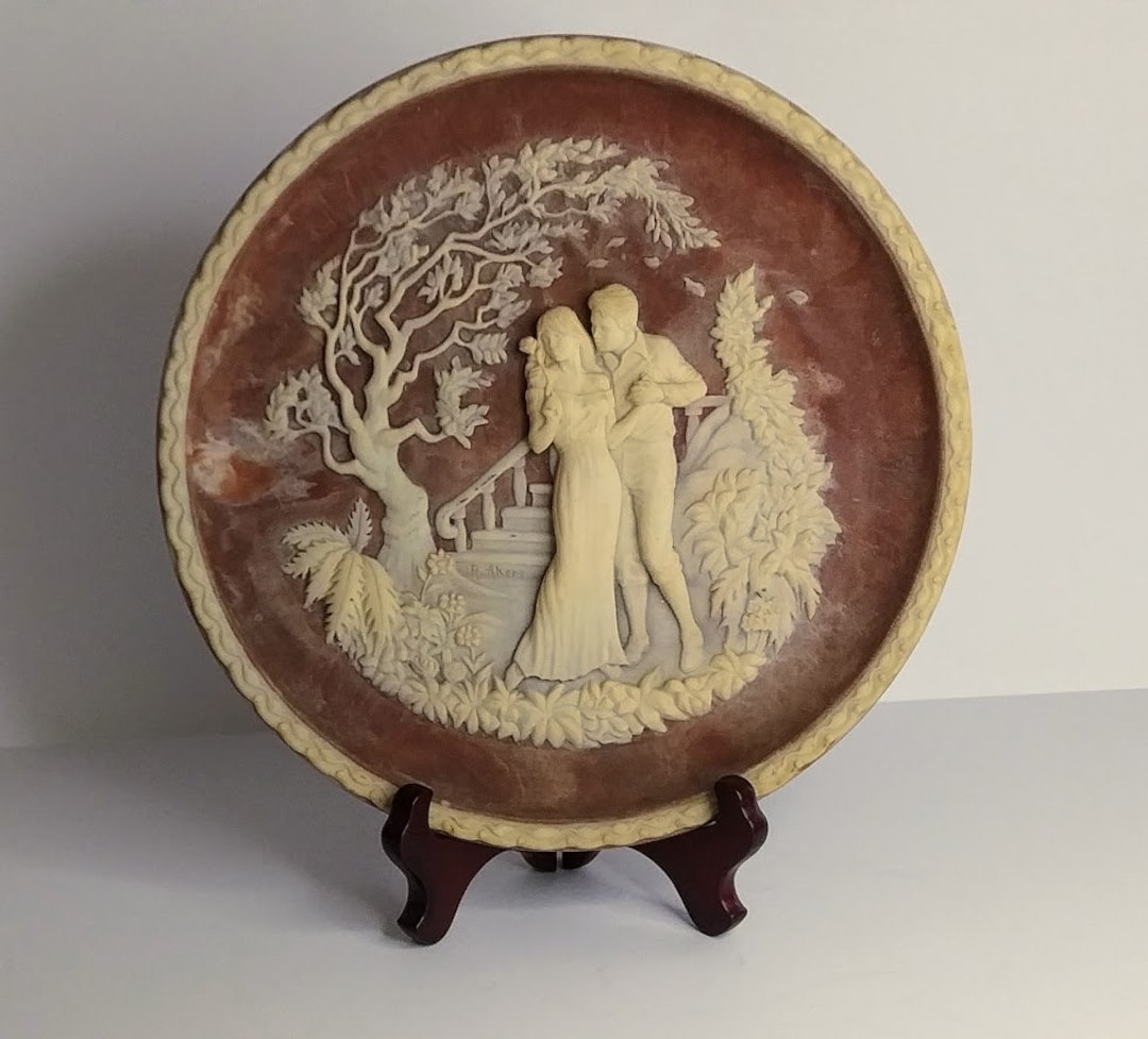 The Kiss Collectors Plate by Incolay Studios, Sculpted by R. Akers ...