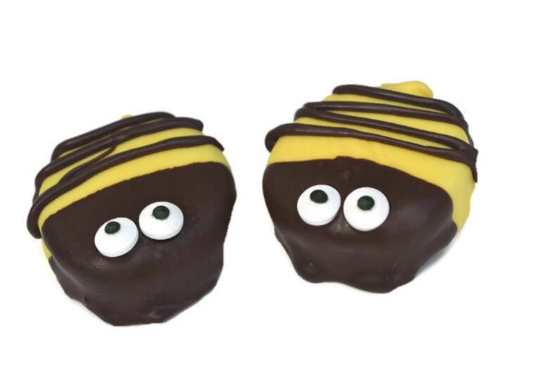 Bumblebee Chocolate Covered Oreo Favor With Favor Tag - Bumble Bee Baby ...