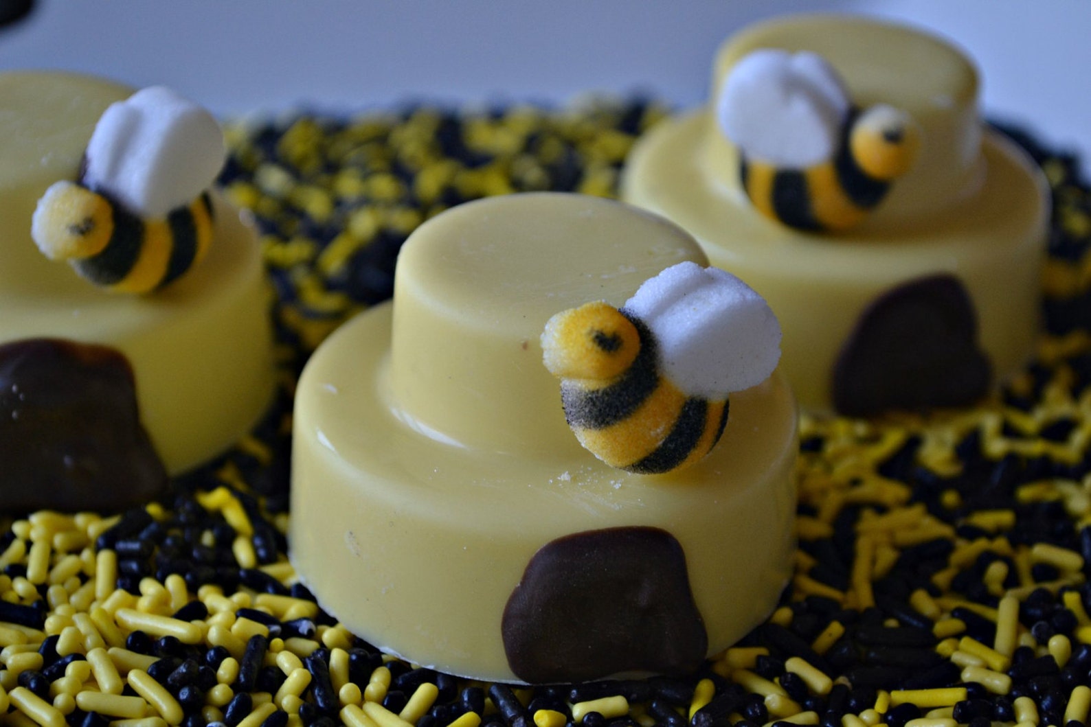 Bumblebee Bee Hive Oreo Favor W/favor Tag Bumble Bee Baby - Etsy