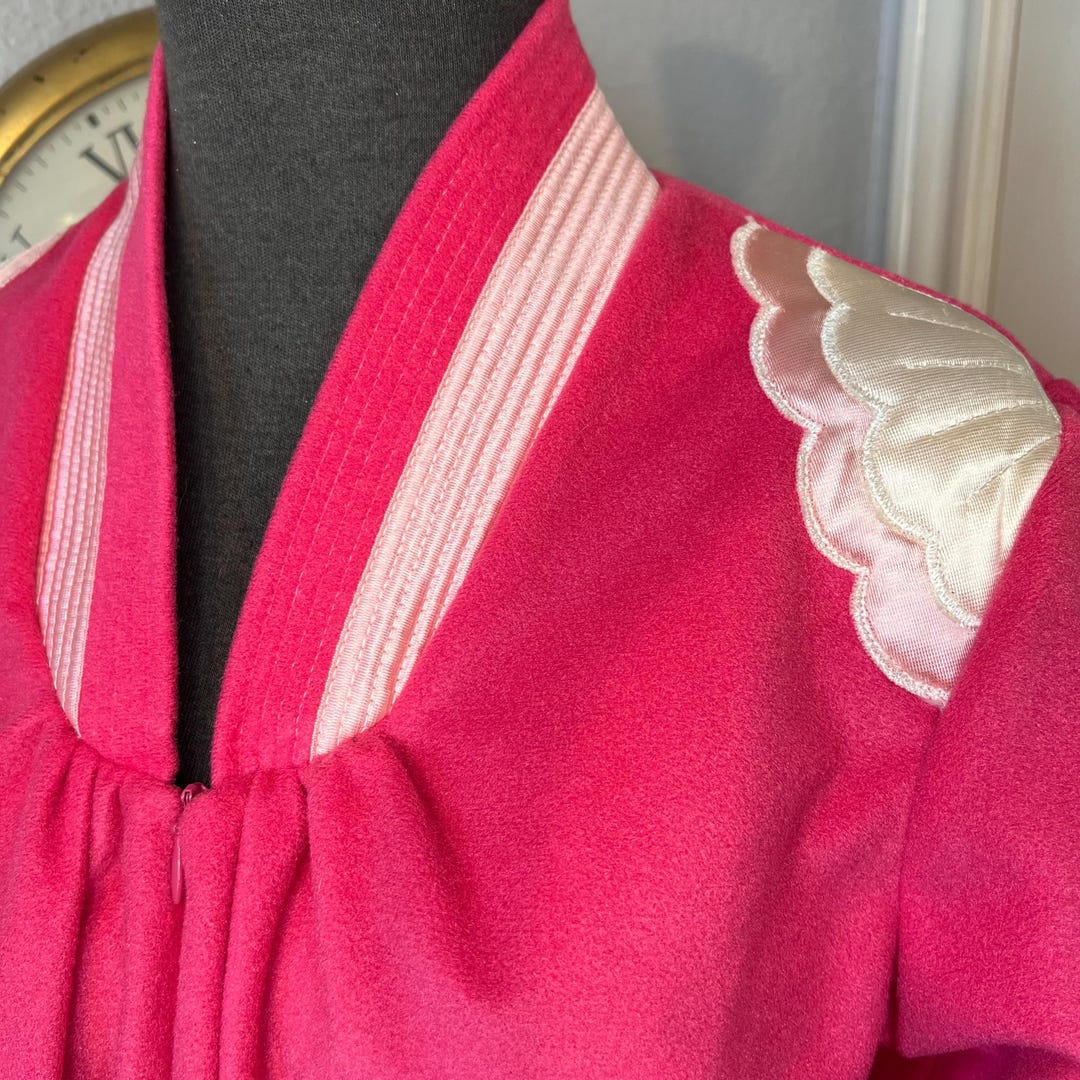 Hot Pink Vintage Housecoat, Robe, Pearl by Anne Leslie - Etsy