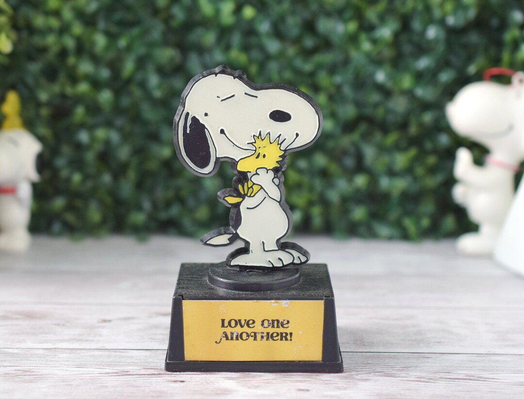 Vintage Snoopy Hugging Woodstock Aviva Trophy Figurine "love One Another" Display, Peanuts Gang ...