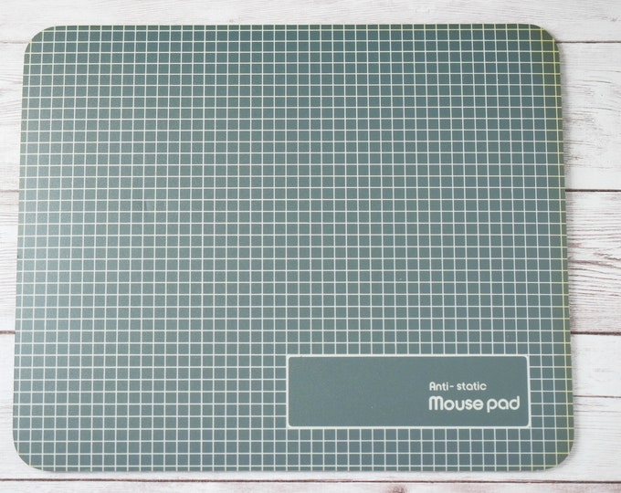 Vintage Mouse Pad in 80s 90s Aesthetic Retro Grid Pattern for Future ...