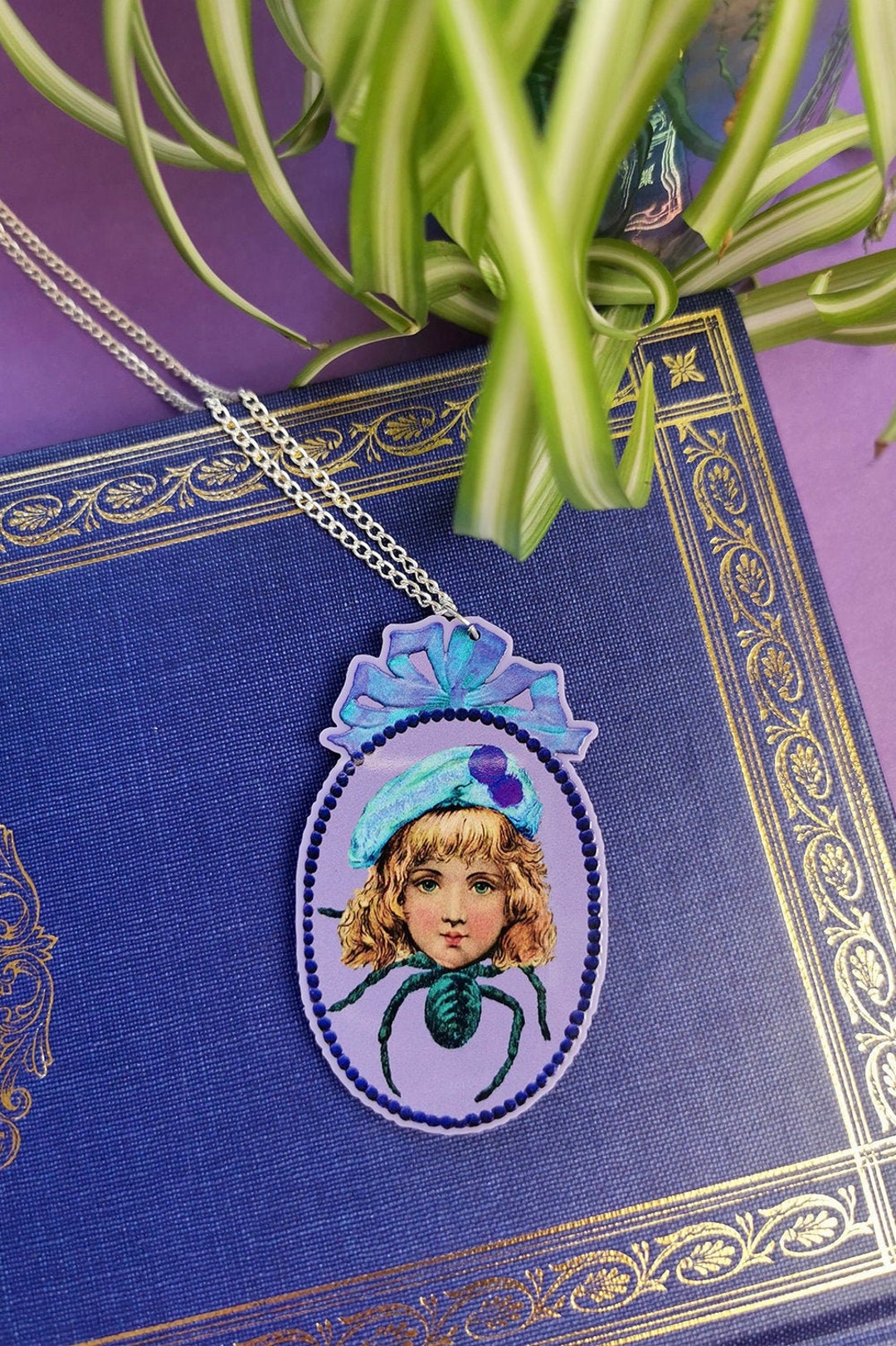 Doris the Spider Acrylic Necklace, Creepy Goth Kawaii Jewellery - Etsy