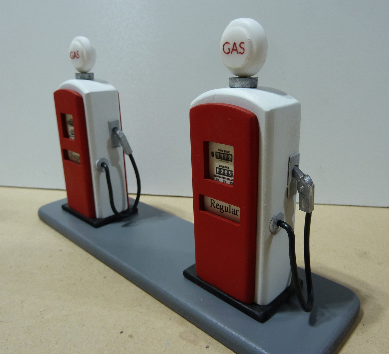 1/24-1/25 Scale Vintage Globe Gas Pump Model (2 Pumps) Finished and ...