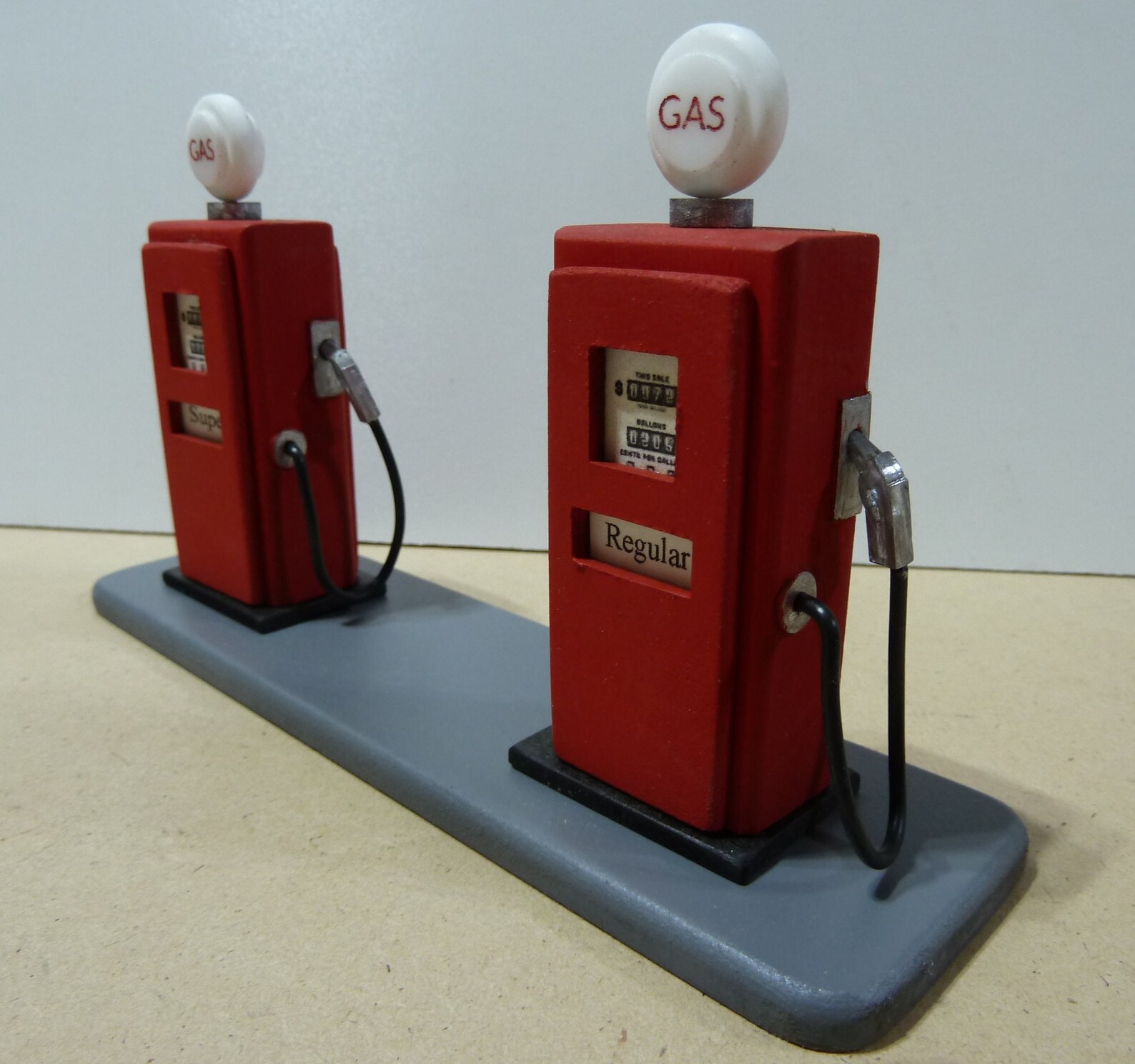 1/24-1/25 Scale Vintage Globe Gas Pump Model (2 Pumps) Finished and ...