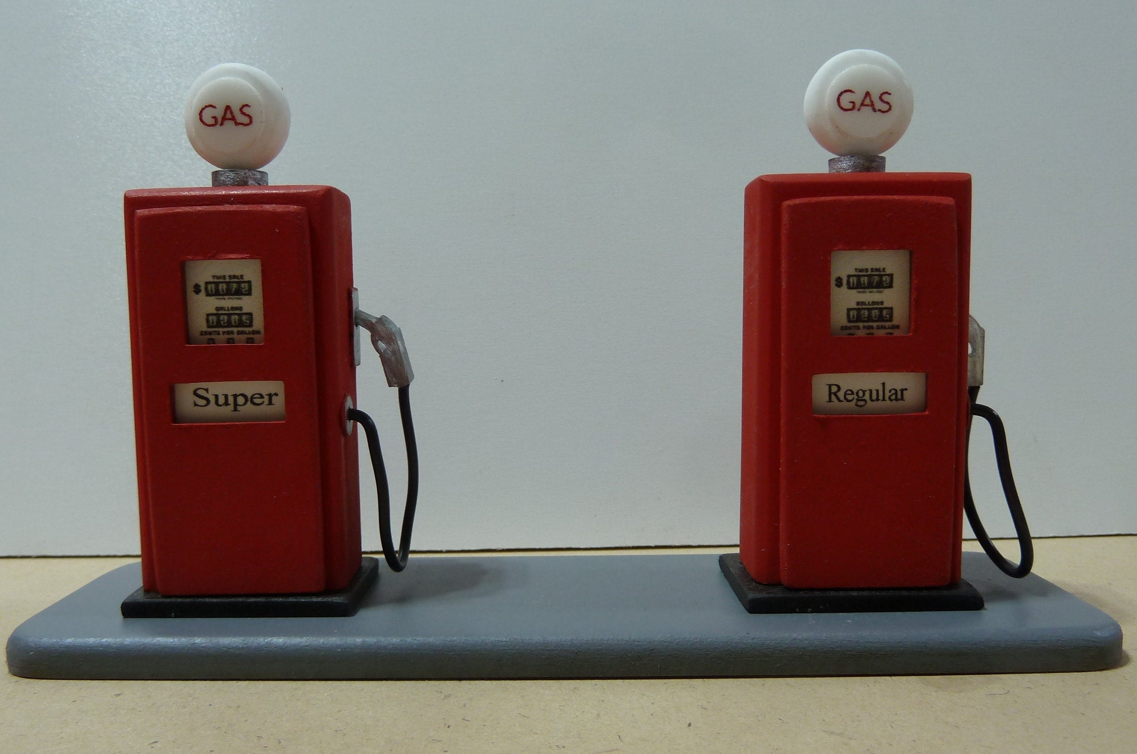 1/24-1/25 Scale Vintage Globe Gas Pump Model (2 Pumps) Finished and ...