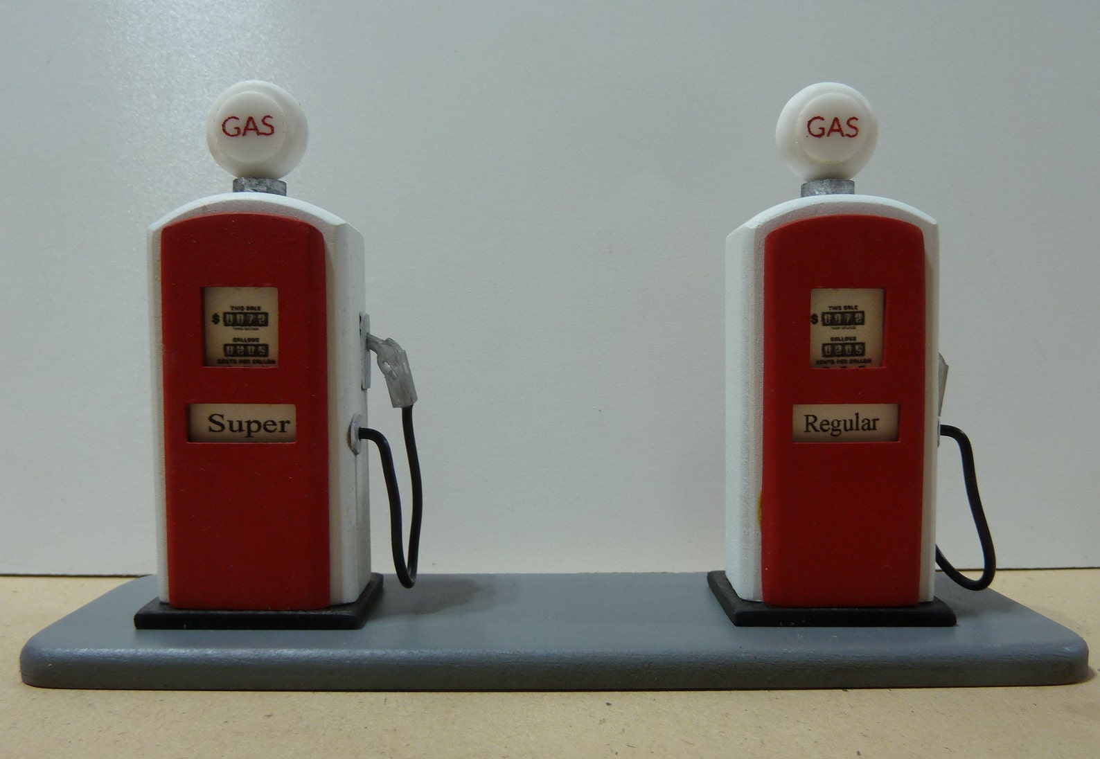 1/24-1/25 Scale Vintage Globe Gas Pump Model (2 Pumps) Finished and ...
