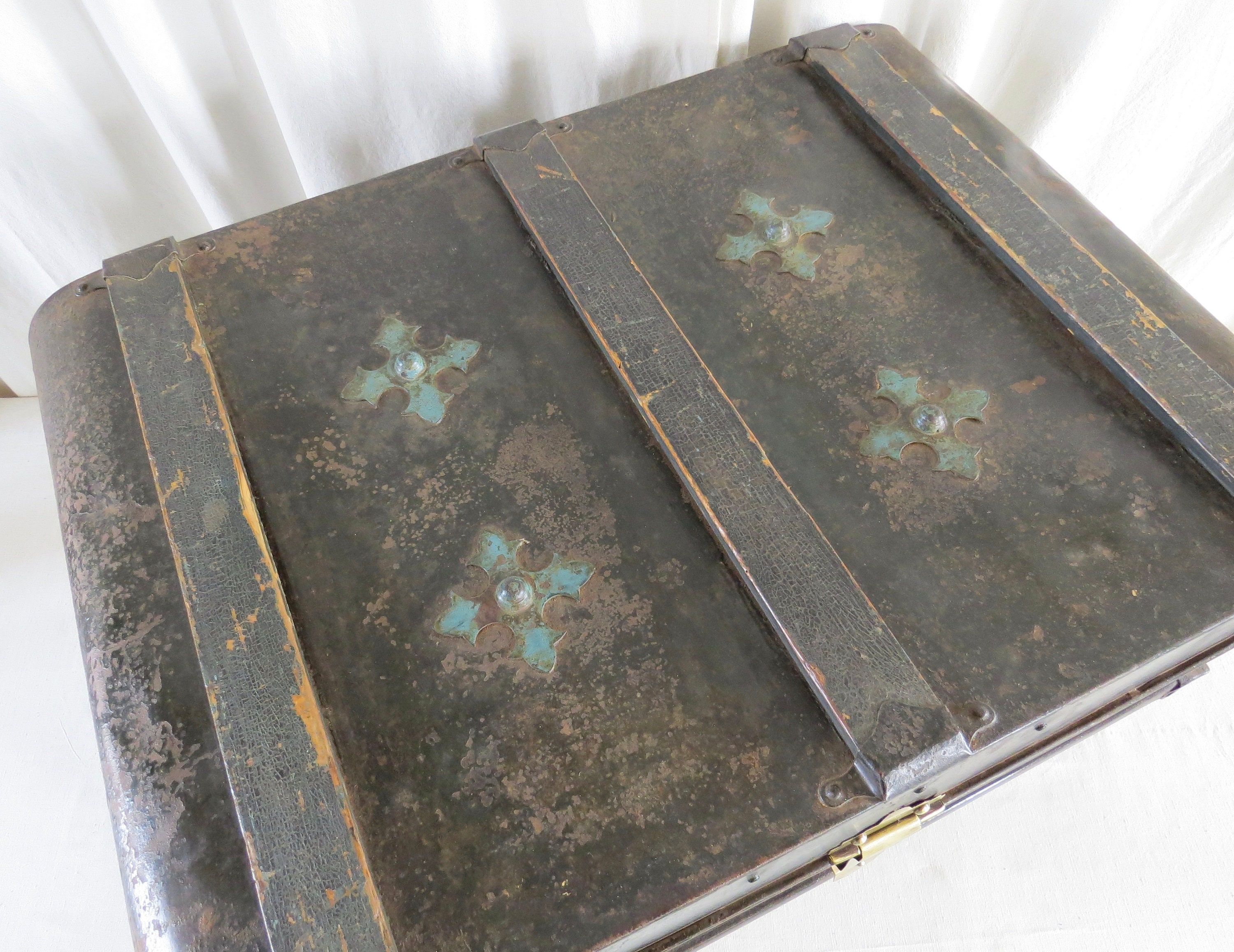 Travel Antique Cabin Trunk / Antique Metal Storage Trunk Mid 19th ...