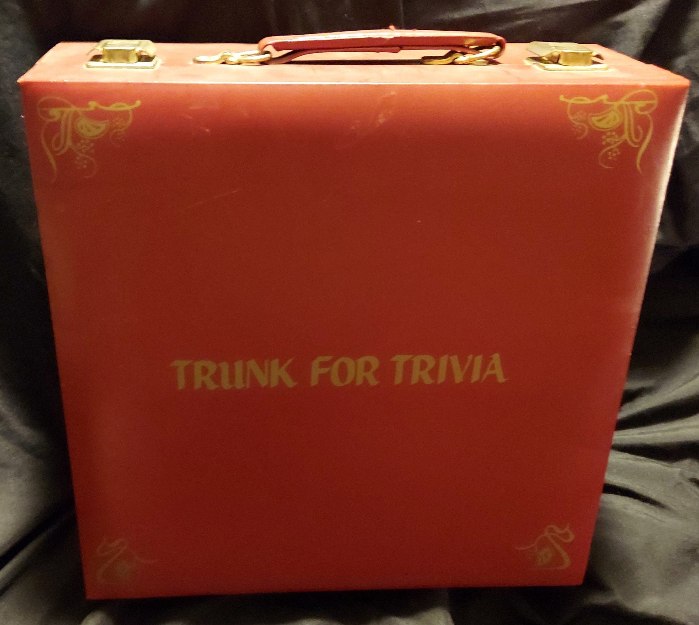 Vintage Trunk For Trivia Trivia Pursuit Master Game Genius Edition vintage-trunk-for-trivia-trivia-pursuit-master-game-genius-edition