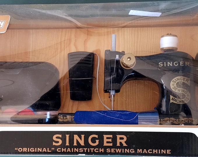 Home Play Singer Original Chainstitch Toy Sewing Machine, Model #A2401 ...