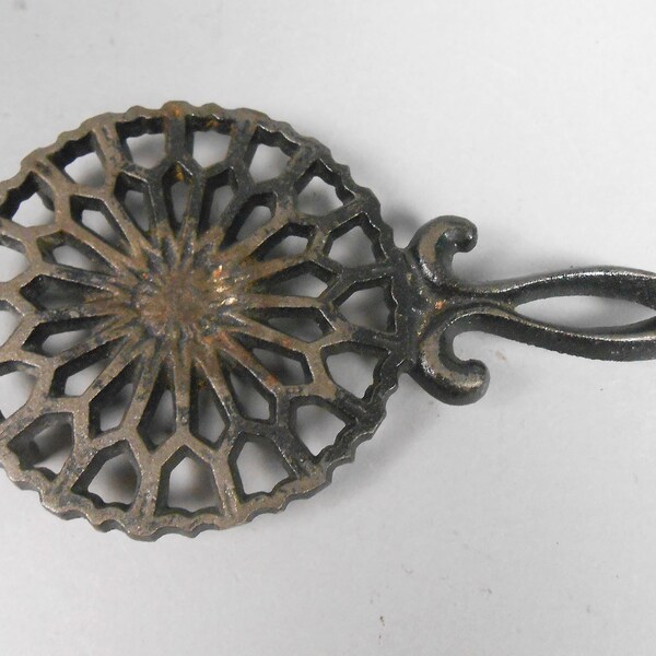 Wilton Cast Iron - Etsy