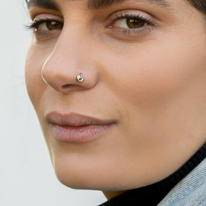 Gouden neusring. Indiase neusring. Gouden neus hoepel. Gouden tragus ...