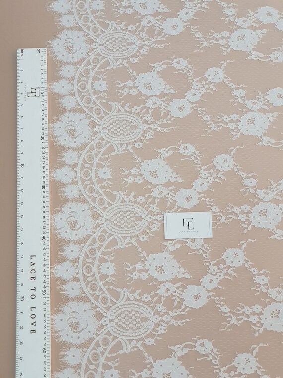 Ivory Lace Wallpaper