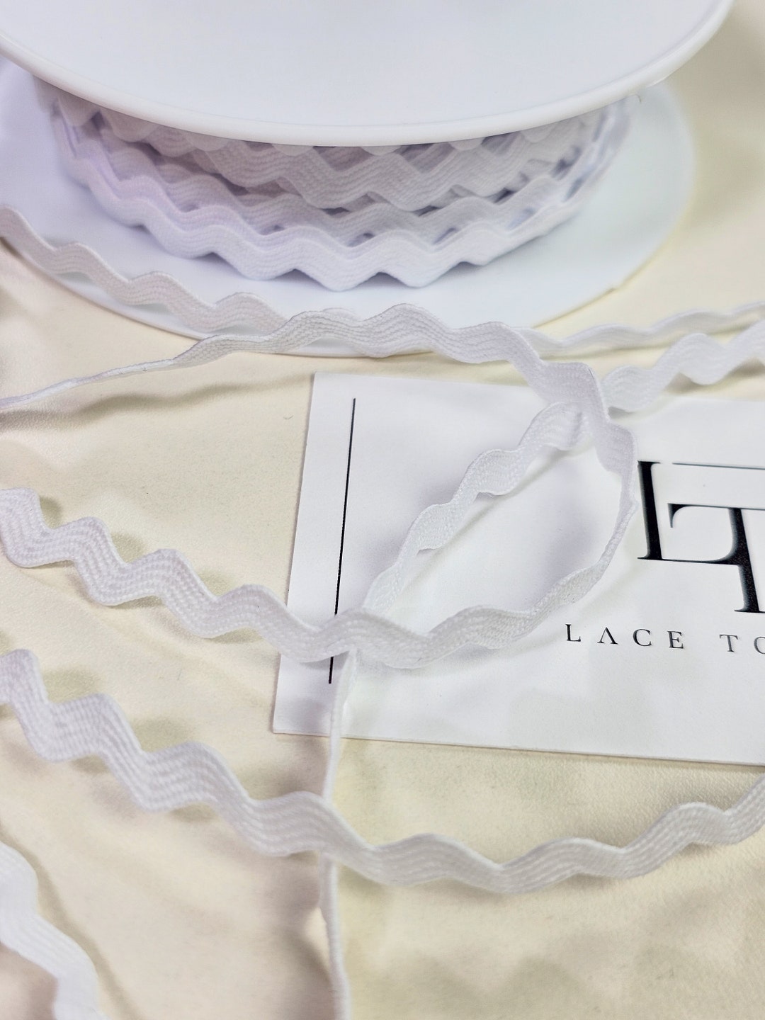 White Rick Rack Ribbon, 0.9 Cm/0.35 Inches Wide, Pure White Jumbo Ric ...