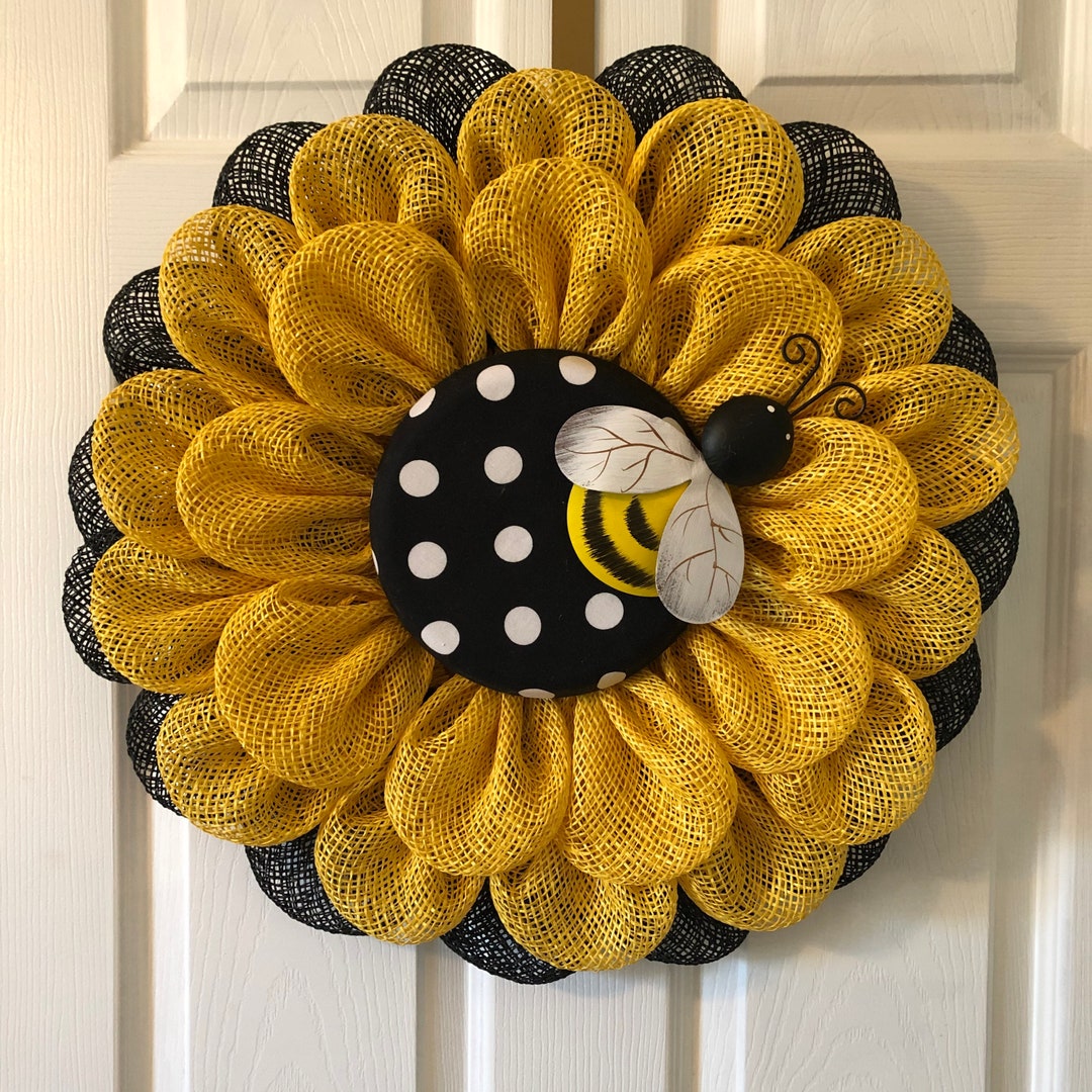 Bumble Bee Wreath: Polka Dot Center, Poly Burlap Spring Decor - Etsy