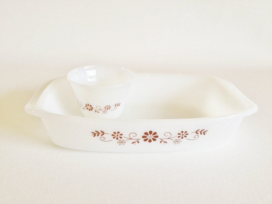 Dynaware Set of Dynaware Casserole Dish and Jelly Cup White With Brown ...