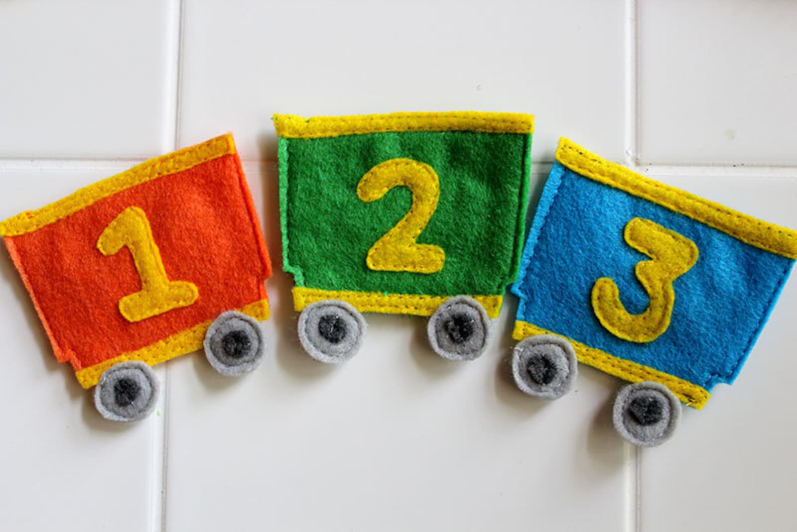 Felt Counting Train With Removable Cars - Things That Go Quiet Book ...