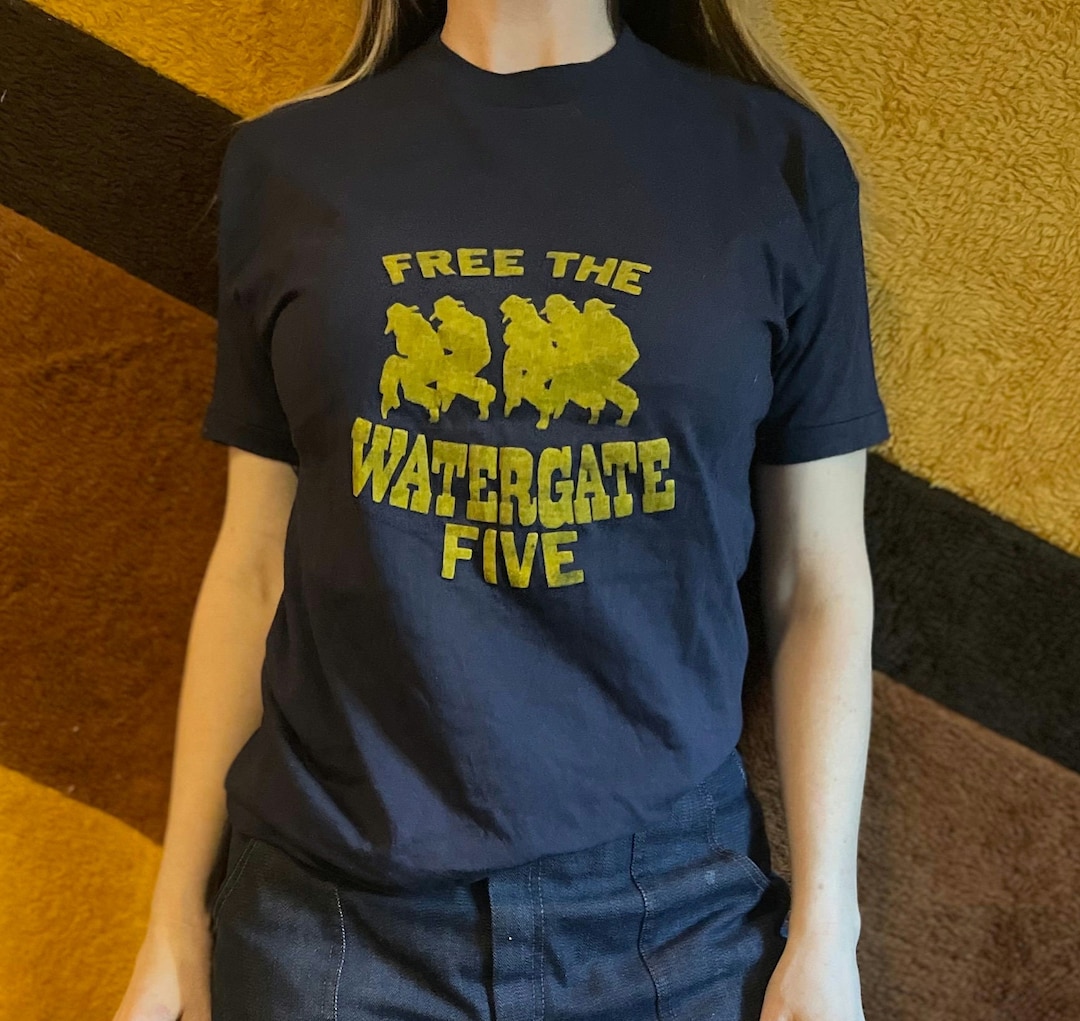 Vtg 70s FREE WATERGATE 5 Richard Nixon Tshirt // Blue History Tee Political Scandal T Shirt ...